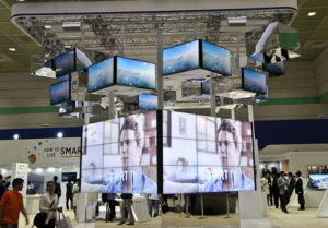 3 Ways to Take Trade Show Exhibit Signage to the Next Level